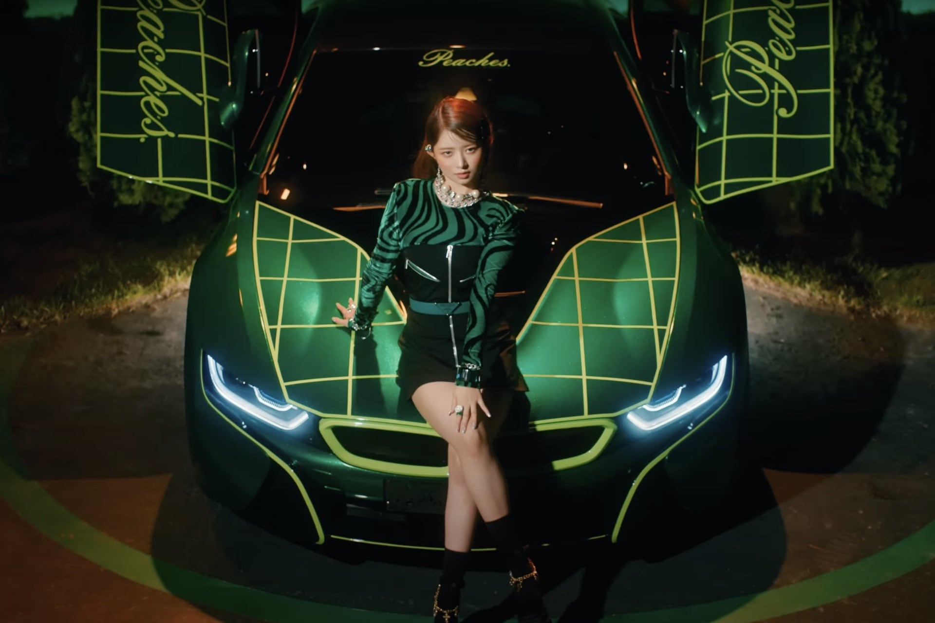 IVE After LIKE MVに登場するBMW i8 | CARCHVST