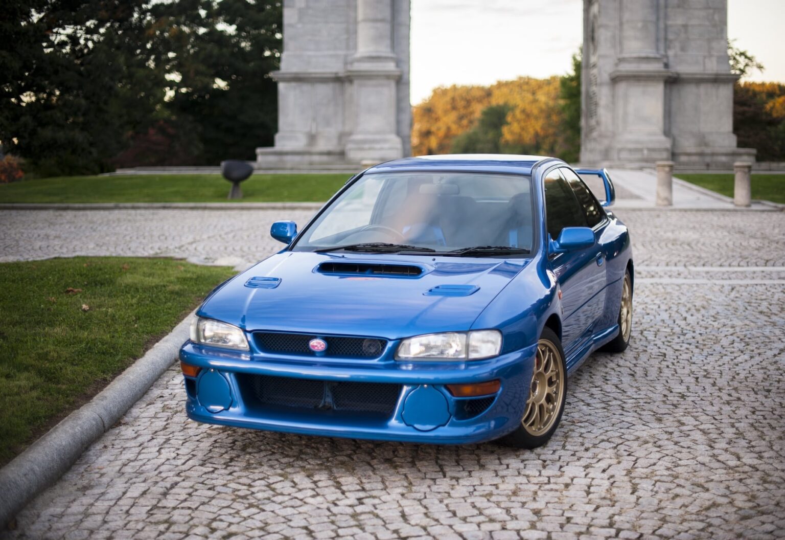 Subaru Impreza 22B-STi (1998): The Ultimate Road-Going Rally Car | CARCHVST