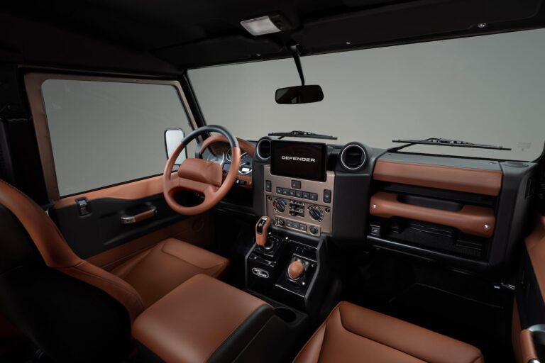 Classic Defender V8 Meets OCTA Colours | CARCHVST