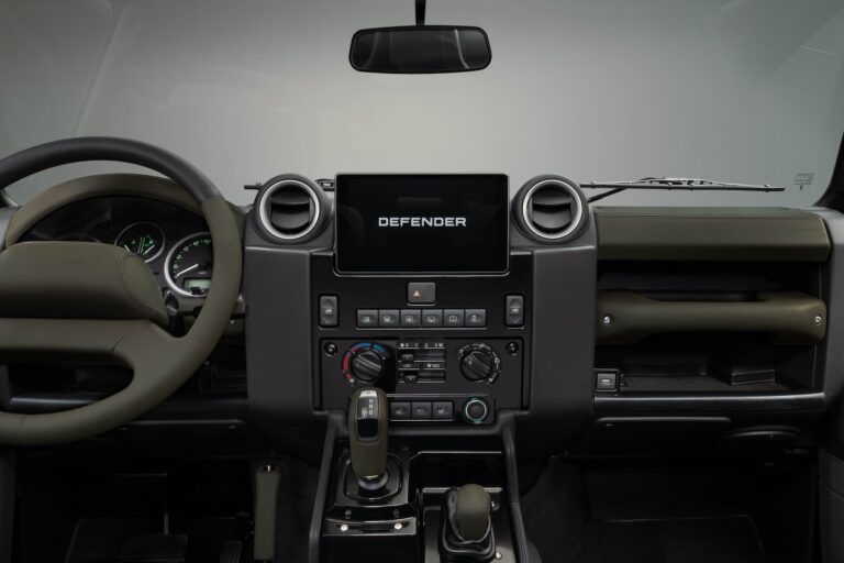 Classic Defender V8 Meets OCTA Colours | CARCHVST